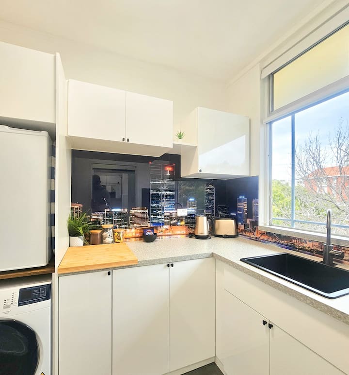 Your Perfect Escape - Easy, Bright And Local. - Perth