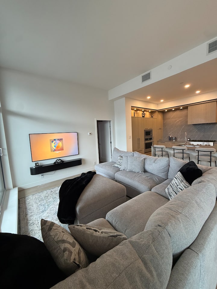 Welcome To The 604, Luxury Penthouse In Kelowna Bc - Kelowna