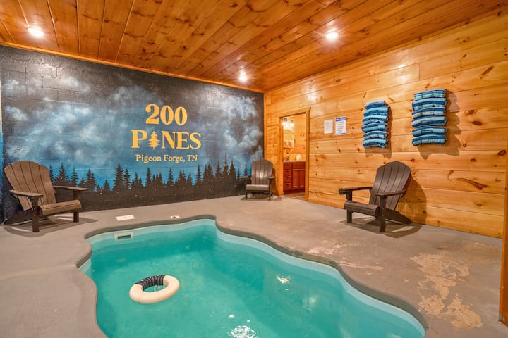 Scenic Log Retreat Hottub, Indoor Pool & Dogs Ok - Sevierville, TN