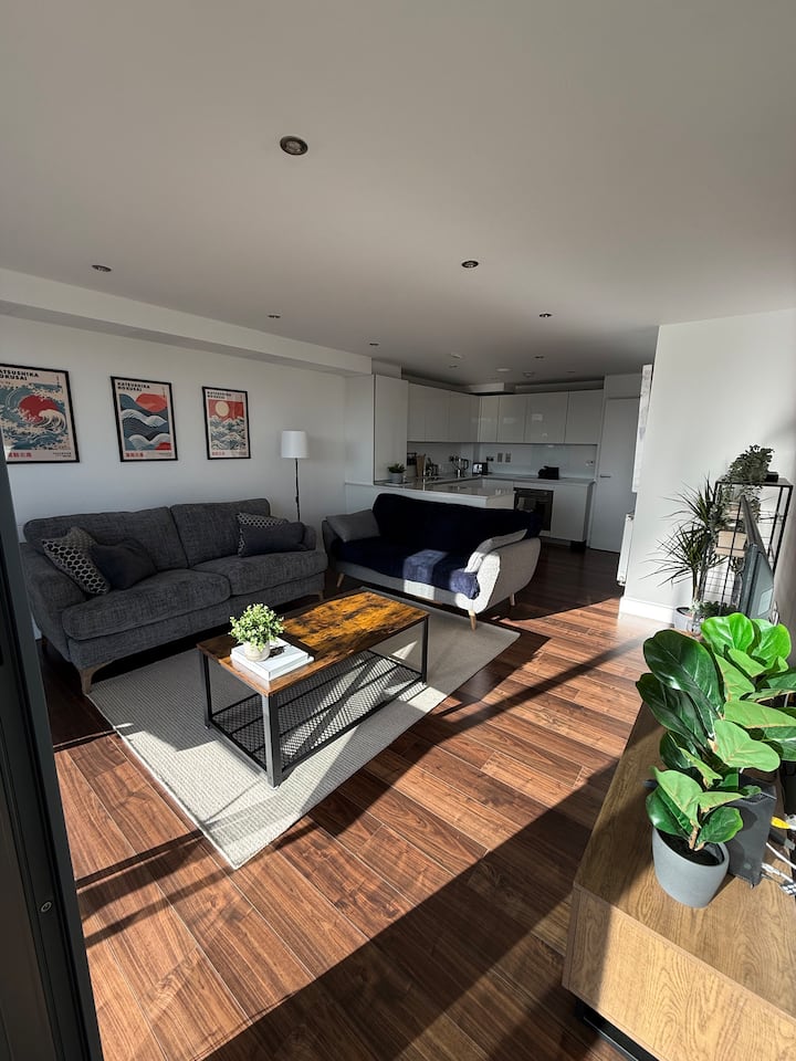 Stylish 1-bed • Balcony • 10 Mins To London Bridge - University of East London