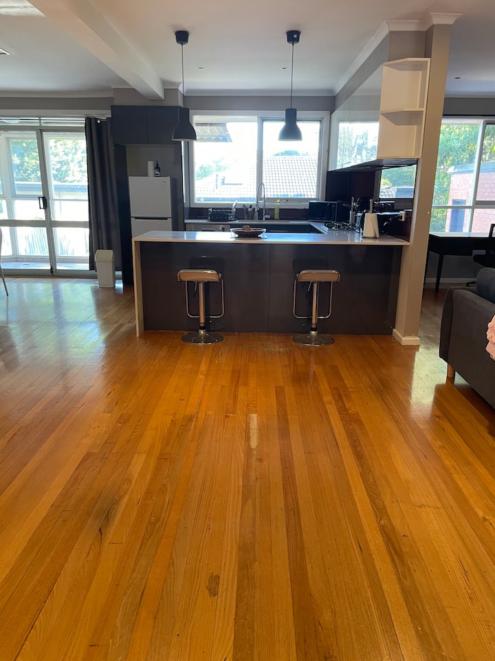 3br + 2bath House 5 Min Walk To Train Station - Bayswater