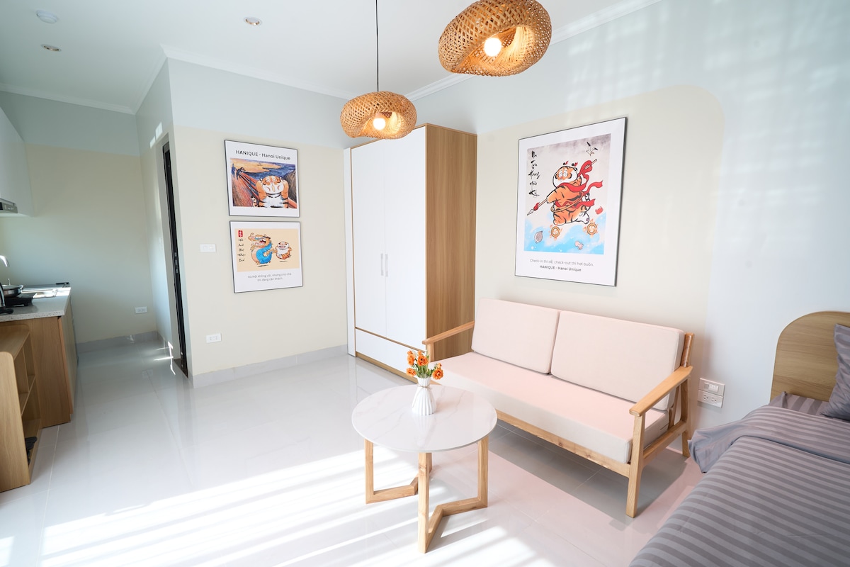 Letto matrimoniale Hanique con balcone vista città - Airbnb