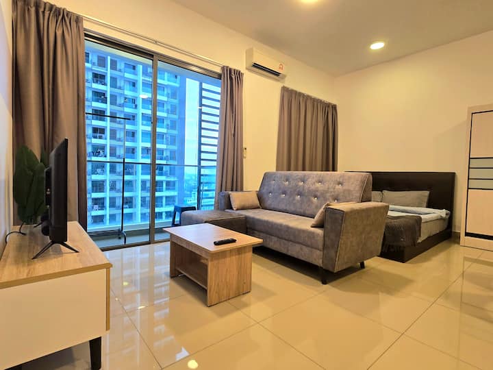 Netflix Cybersquare Apex King Bed 40inc Smart Tv - Cyberjaya