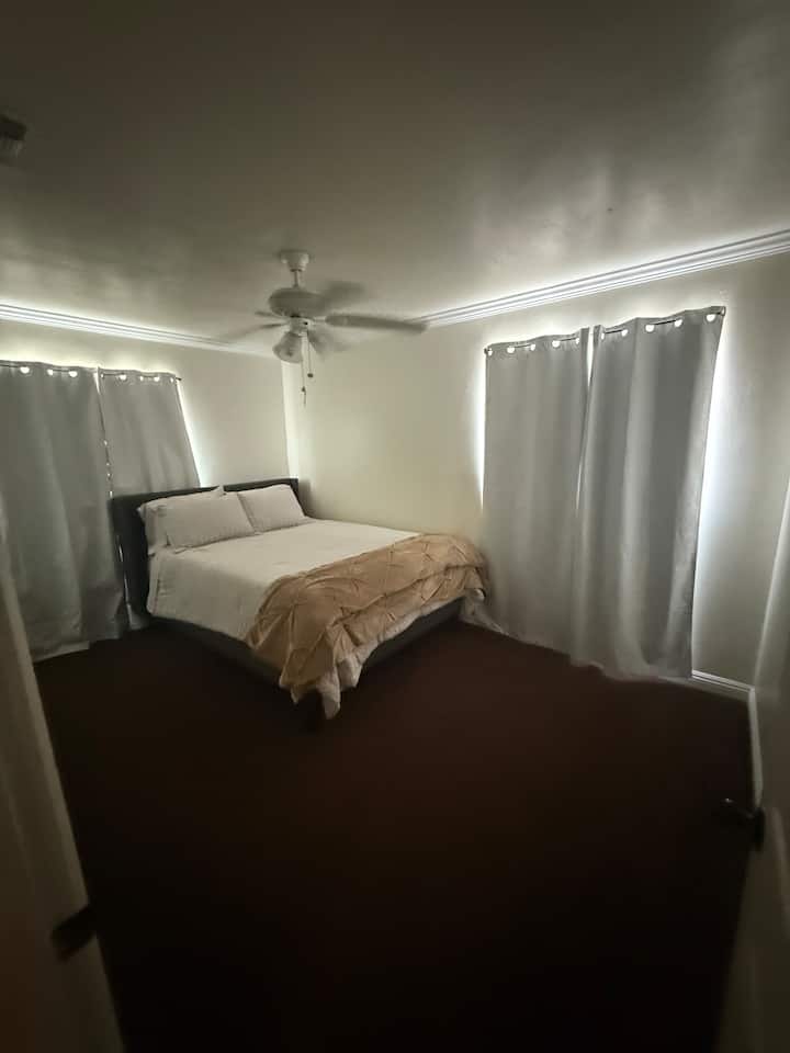 An Entire House, With Launder Rooms - Bakersfield, CA