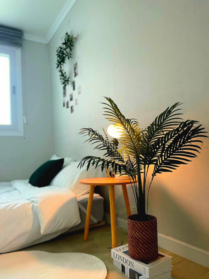 #화성행궁
#공방거리
#4분컷_행리단길
#3월_연박할인
#무료_넷플릭스
#게스트선호숙소 - Suwon-si