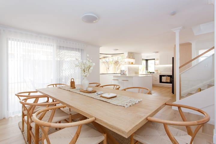 Scarborough Family Beachside Retreat-walk To Beach - Perth