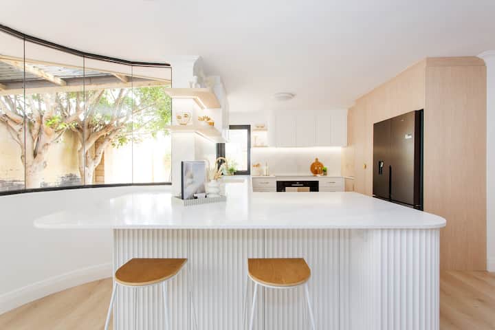 Scarborough Family Beachside Retreat-walk To Beach - Perth