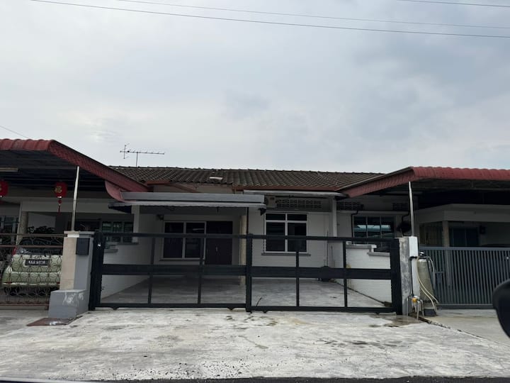 Vintage House, 12 Paxs, 1 Min Walk To Playground - Teluk Intan