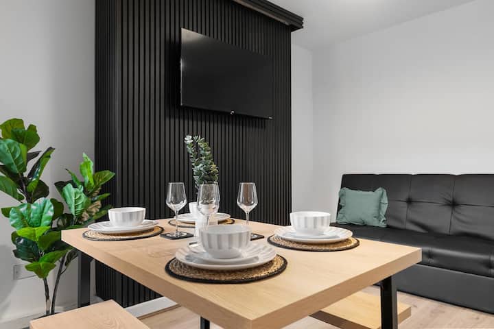 Modern Home Liverpool - Sleeps 7, Free Parking - Liverpool