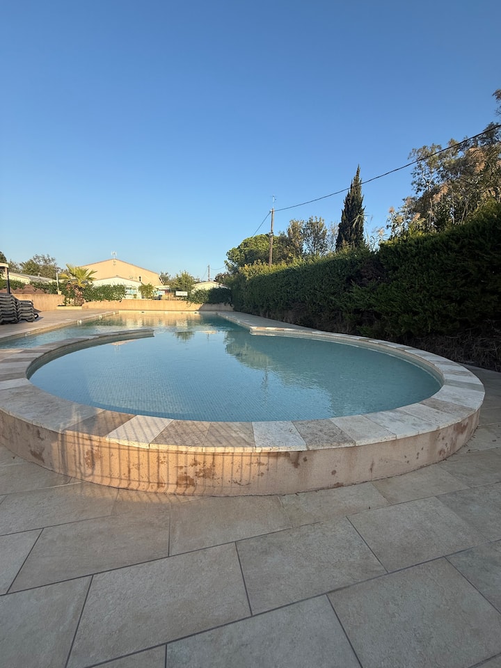 Mobilhome Dans Un Camping Avec Piscine - Hyères