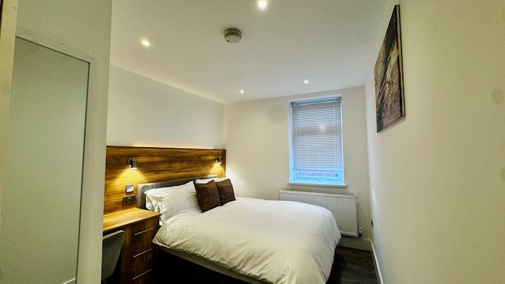 High Wycombe 1-bed Apt: Modern & Central - High Wycombe