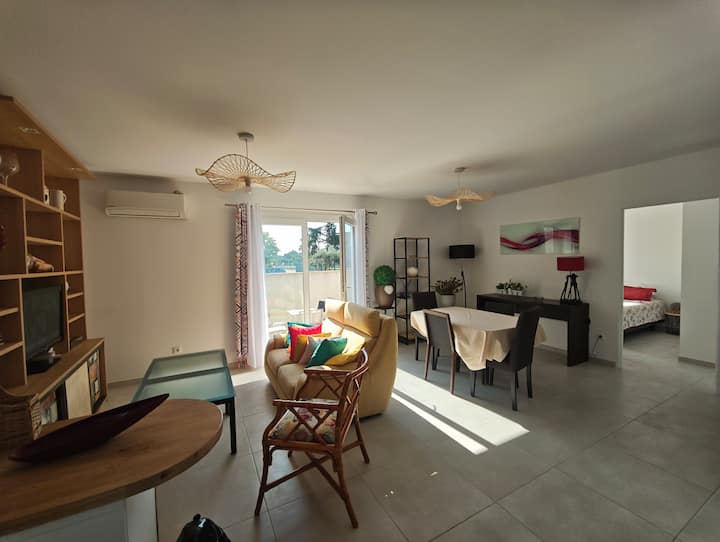 Maison Récente Cosy T3, Jardinet, Parking Privé - Salon-de-Provence