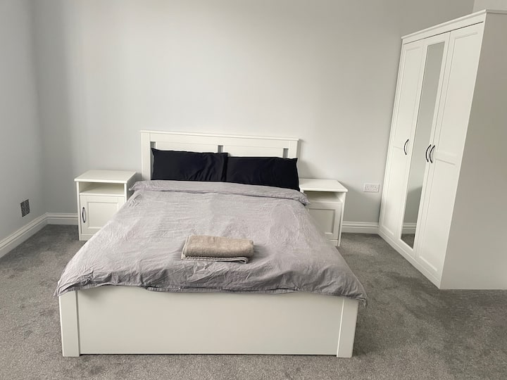 Room With A Large Bay Timber Sash Window - Northampton