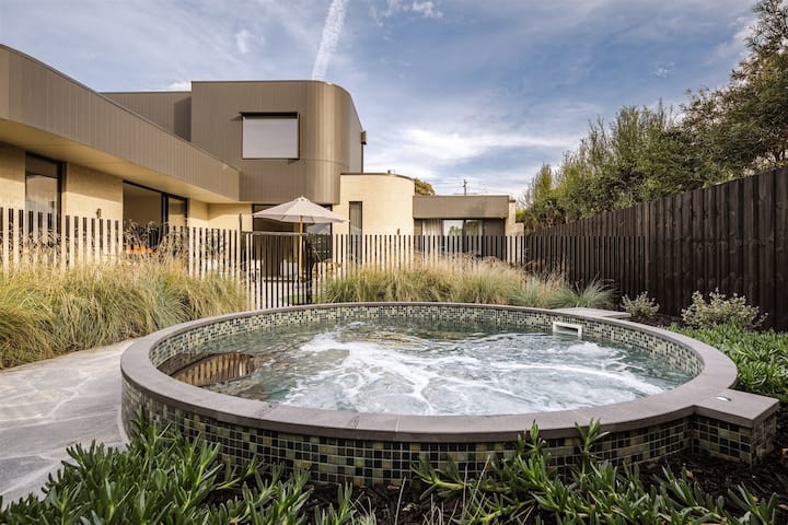 Luxury Cowes Home. Fire. Heated Pool-spa. Sleeps 8 - Phillip Island