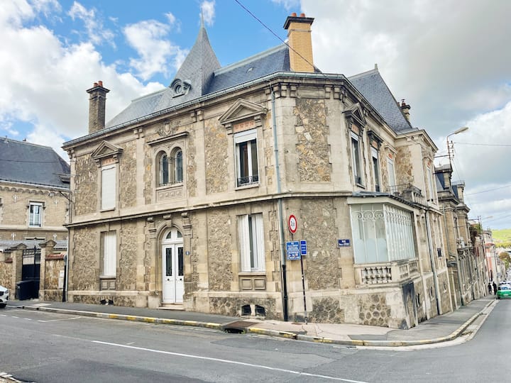 Maison Bourgeoise Proche De L’avenue De Champagne - エペルネー