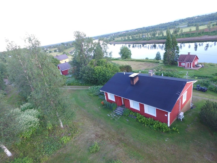 Tilava Omakotitalo Joen Rannalla - Lapland