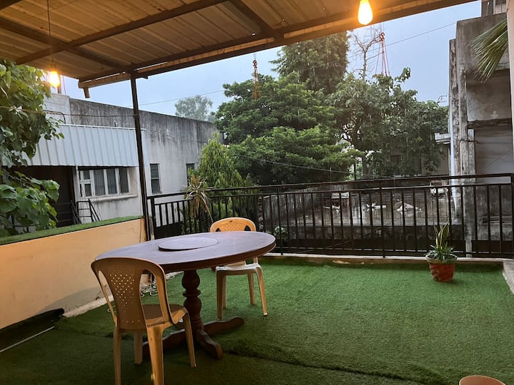 Your Home-away-from-home In The Heart Of Ahmedabad - Ahmedabad