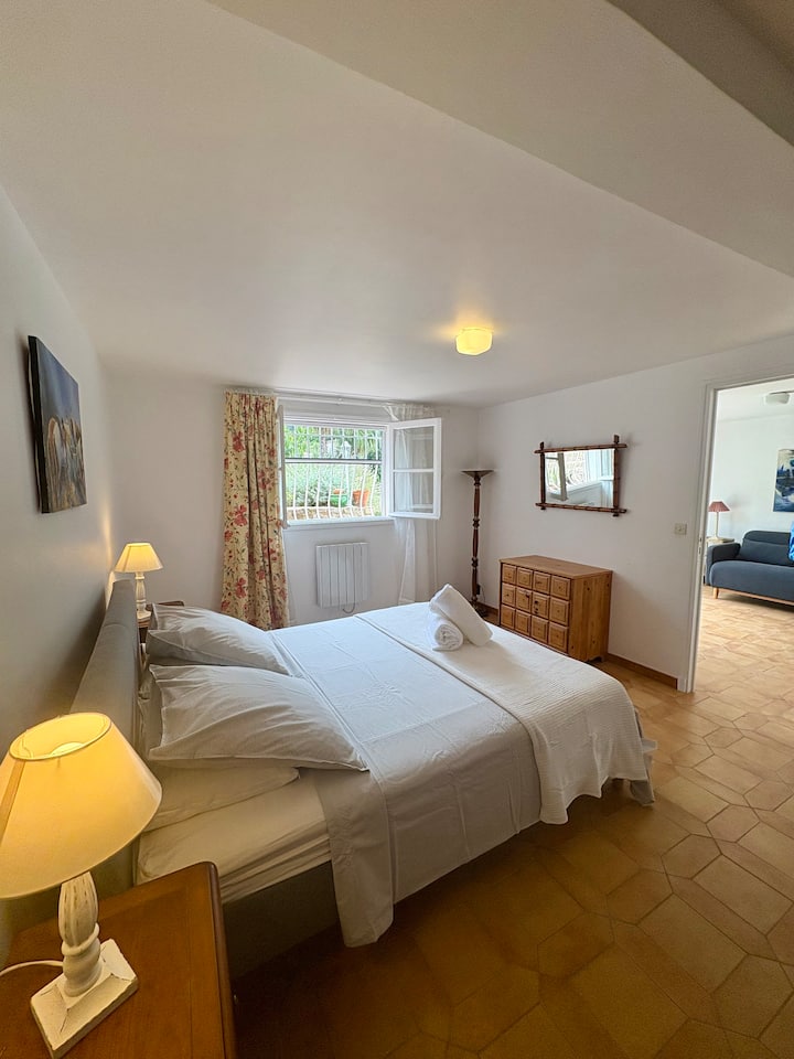 Charmant T2 Avec Terrasse, Piscine Et Jardin - Carqueiranne