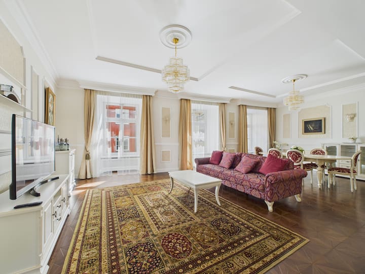 Sophisticated 2br Classic Apartment In Old Town - Riga