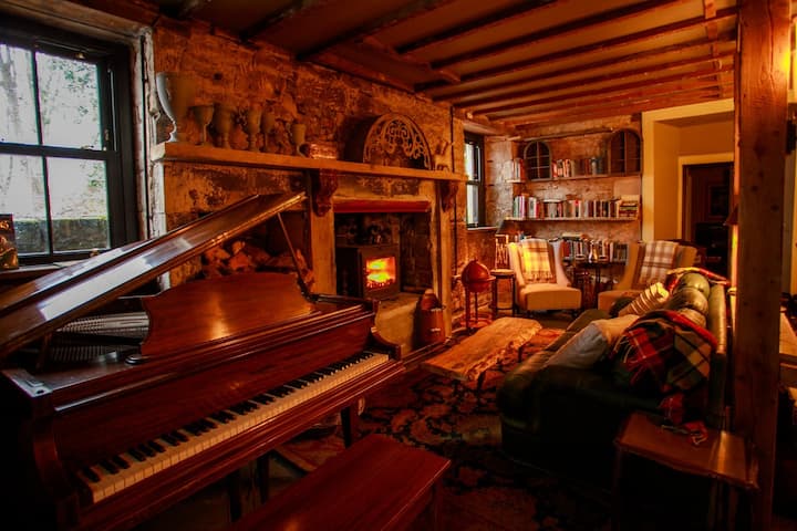 The Writers Den - Nairn