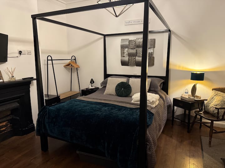 Beautifully Presented Studio Apartment - Maidstone