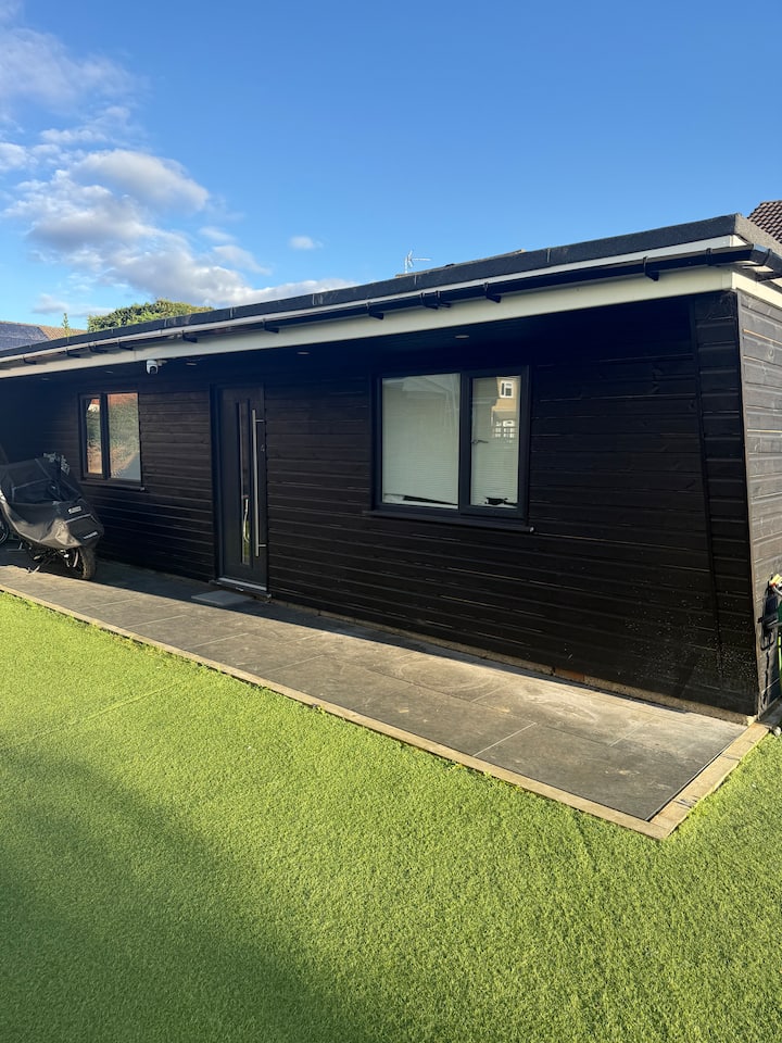 Stansted Escape With Hot Tub, Sky & Nature Walks - London Stansted Airport (STN)