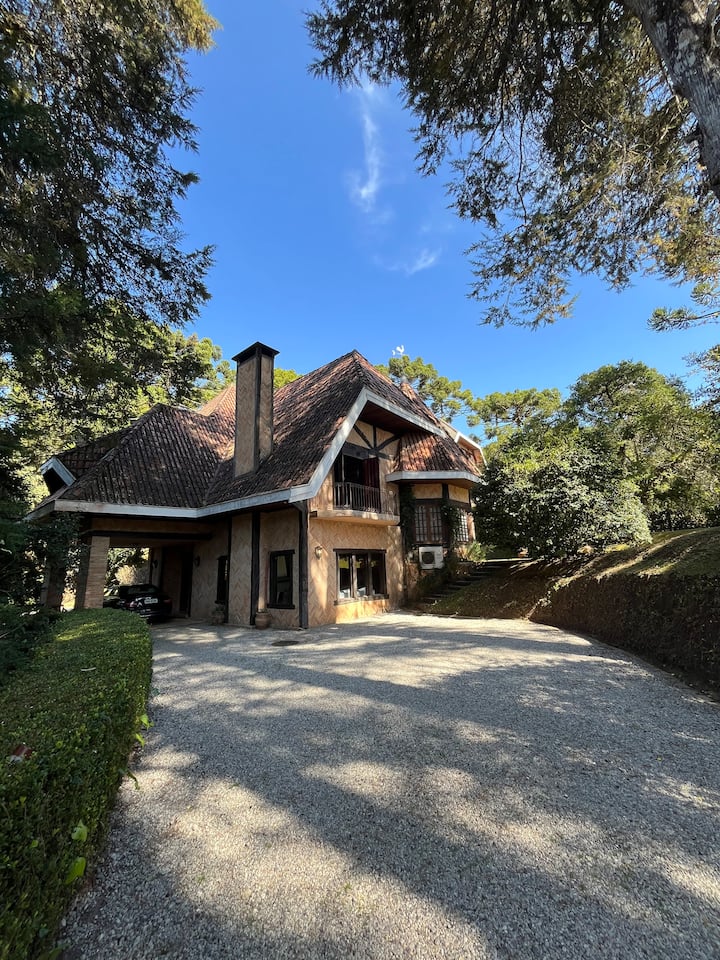 Linda Casa Em Campos Do Jordão Em Cond Próx Centro - Campos do Jordão