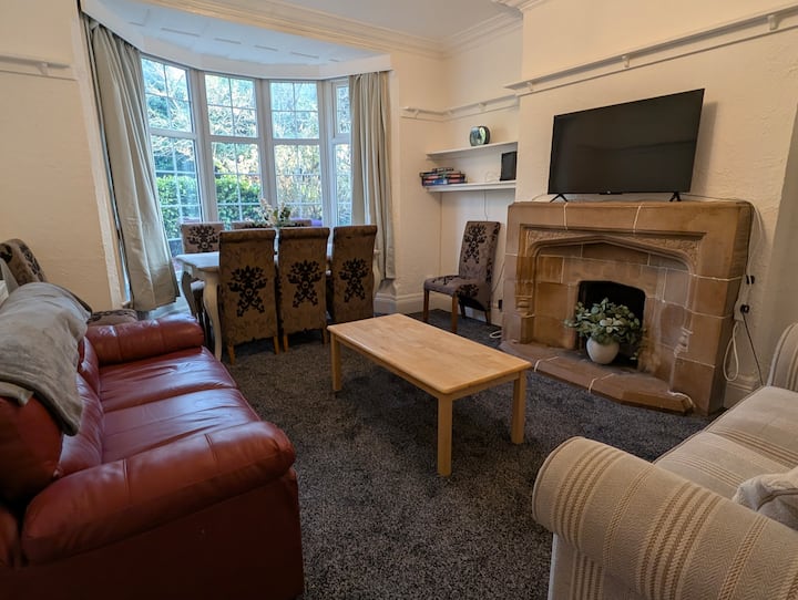 5br Spacious Contractor Home, Parking For 2 Vans - Wolverhampton