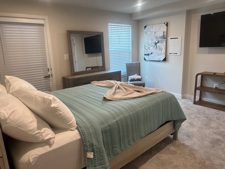 Cozy 4 Bedroom Family Nest - Fredericksburg, VA