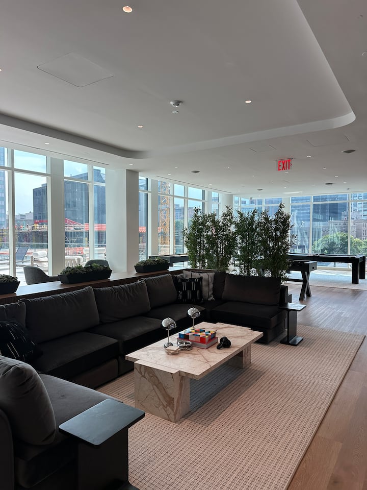 Bright, Modern Studio In White Plans - Hawthorne, NY