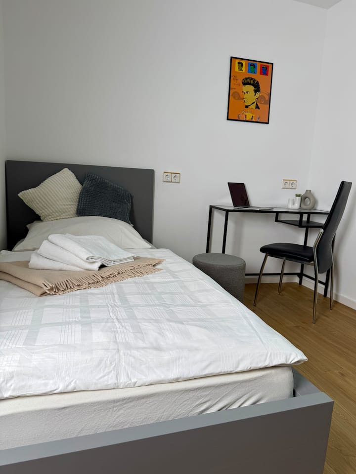 Einzelzimmer In Obrigheim - Mosbach