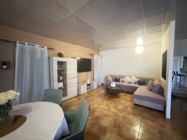 T2 Lumineux, Climatisé Et éQuipé : Séjour Confort. - Mayotte