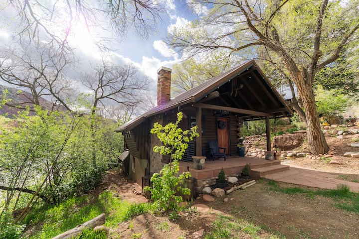 Lavender Lodge
Riverside Mountain Cabin - Glenwood Springs, CO