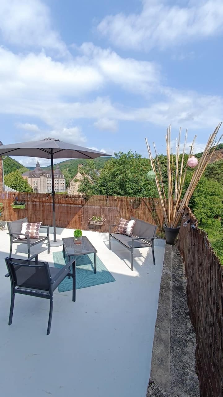 Joli Logement Avec Terrasse - Viroinval