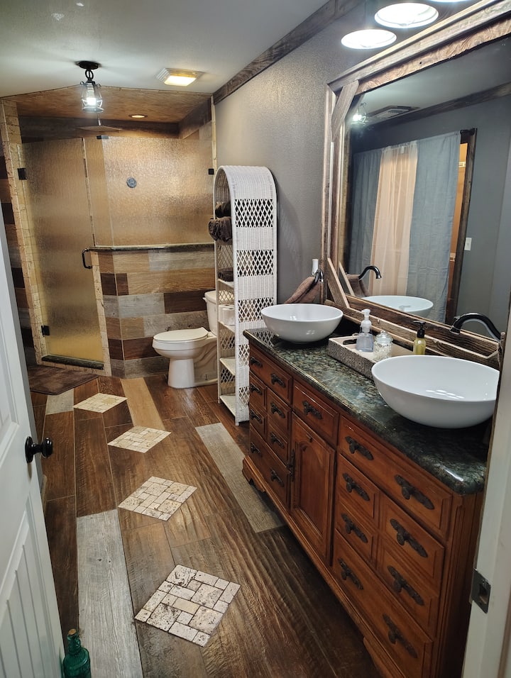 1 Br 1 Bth Awesome Upstairs Apartment 
Wth Laundry - Mansfield, TX