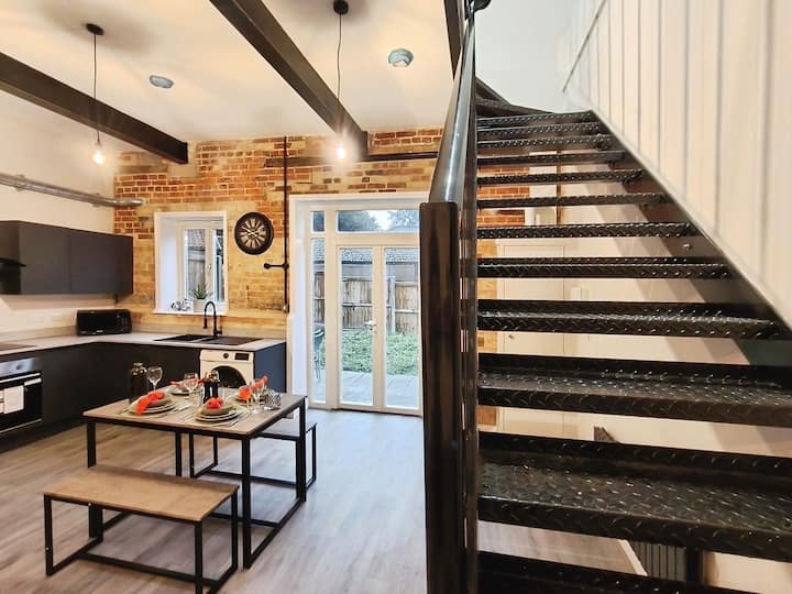 Stylish 2-bed Stay Near A11 & Forest - Norfolk