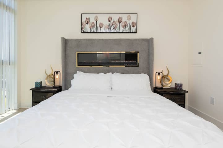 Modern Full 1br Apartment With Balcony + Parking - Burbank, CA