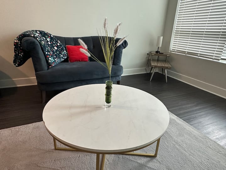 Prime Downtown Location| Quiet & Convenient - Newport Aquarium, Newport