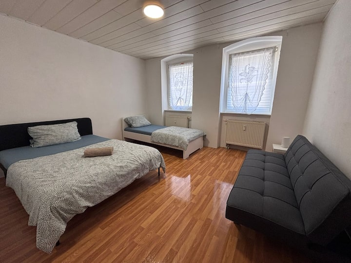 Ariprop Zeitz Stone Wall Apartment - 8 Guests. - Zeitz