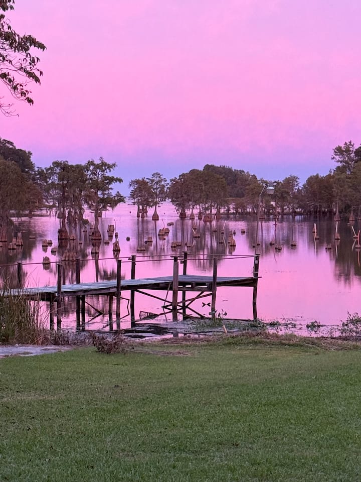 Newly Updated Home Lake Moultrie - Dock Sleeps 10 - Lake Moultrie, SC