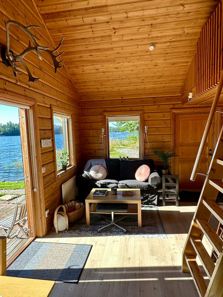 Sjöstuga -Bastu 
& Brygga, Lugn Oas Nära Stockholm - Tumba