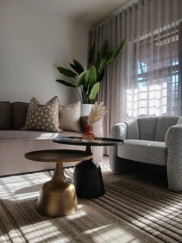 Contemporary 2br Near Monte Casino, Fourways - Sandton
