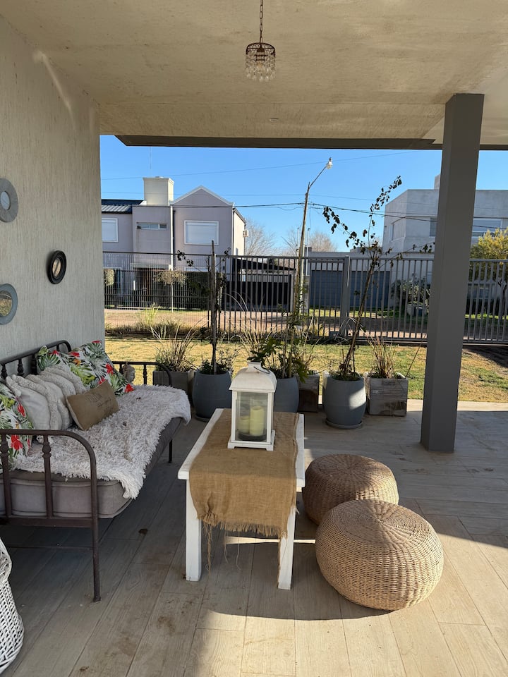 Hermosa Casa Zona Tranquila. Estadía Mínima 7 Dias - Bahía Blanca