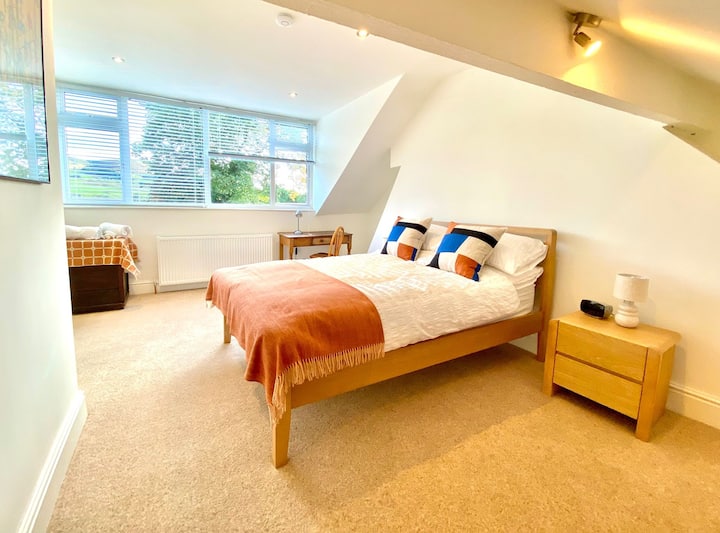 Gallery House - 3 Bedroom Stylish Retreat - Oldham