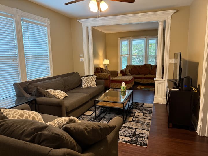 Elmwood Village 3br Lower Walk To Elmwood Ave - Buffalo, NY