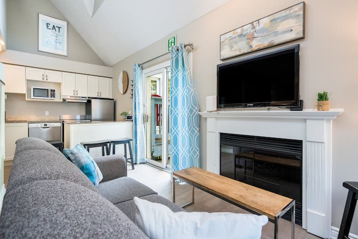 Whispering Pines - Shuttle To Blue / Private Patio - Thornbury