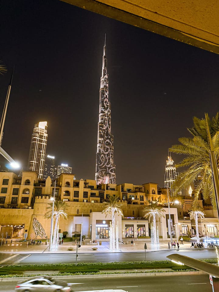 Stunning Burj Khalifa View, Premium Comfort Stay - Dubai