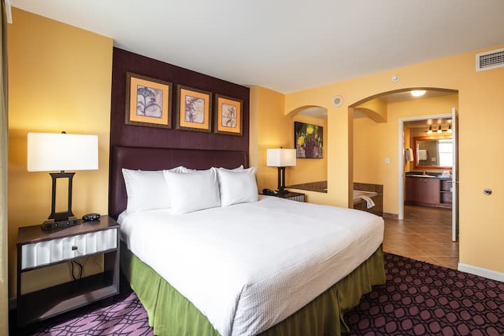 Spacious 2br • Full Kitchen • 5 Pools & Gym - Las Vegas, NV