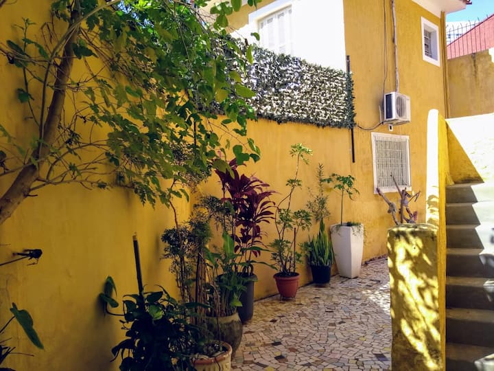 Quarto Com Vista Arborizada Perto Da Av. Paulista - Paraíso