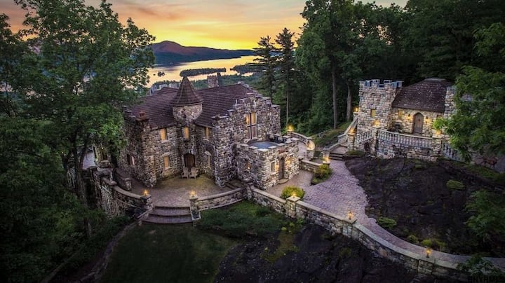 2-castles Overlooking Lake George! (8-12 Guests) - Bolton Landing, NY